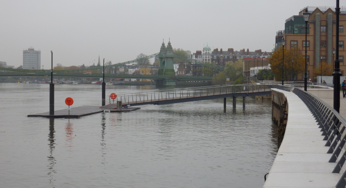 Fulham Rowing Pontoon - Beckett Rankine