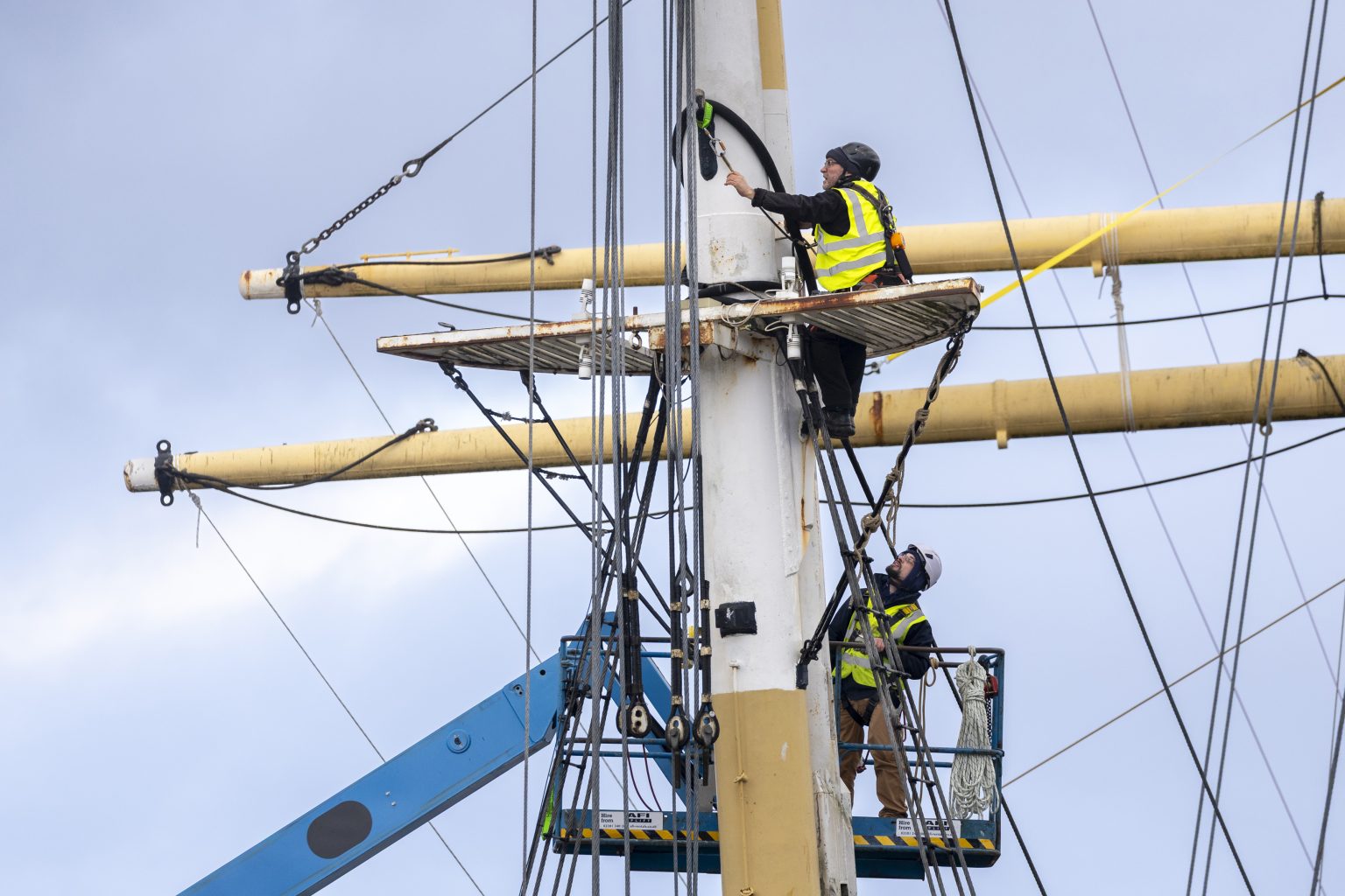 Glenlee’s masts removed in major restoration milestone | Beckett Rankine